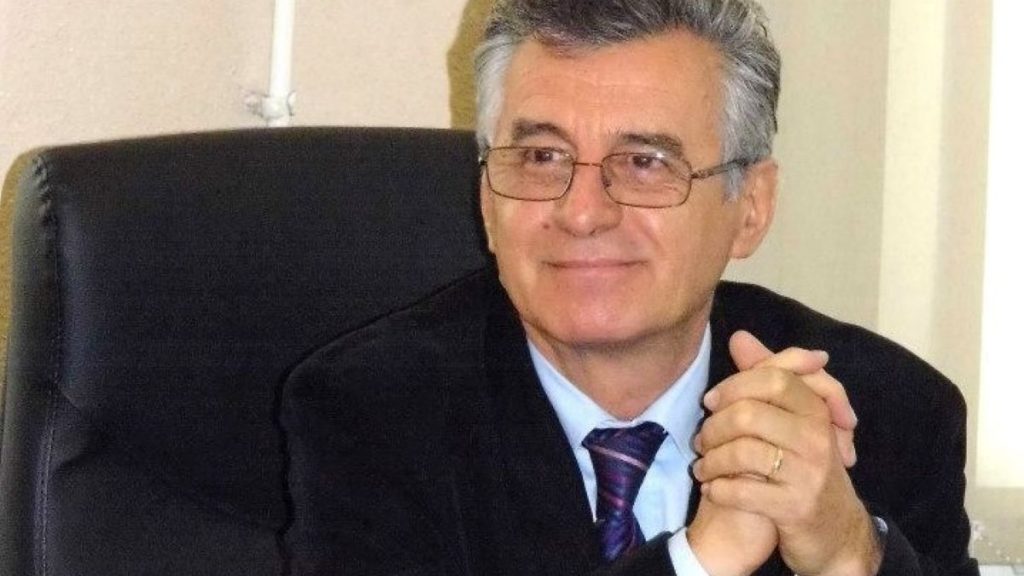 Victor Neumann îi dă în judecată pe cei care l-au făcut „turnător ...