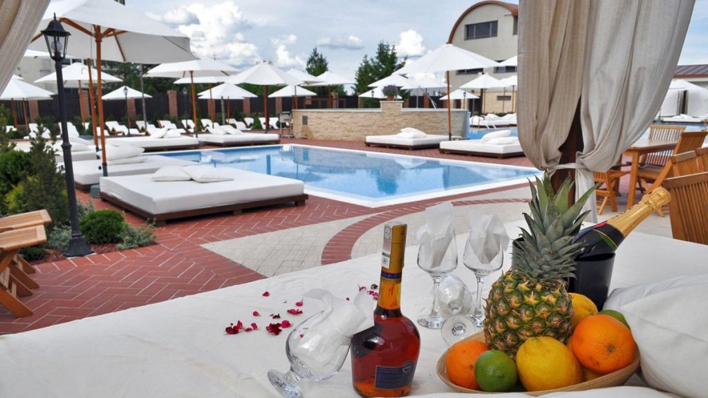 Cele mai tari piscine și ștranduri din Banat unde vă puteți bălăci în ...